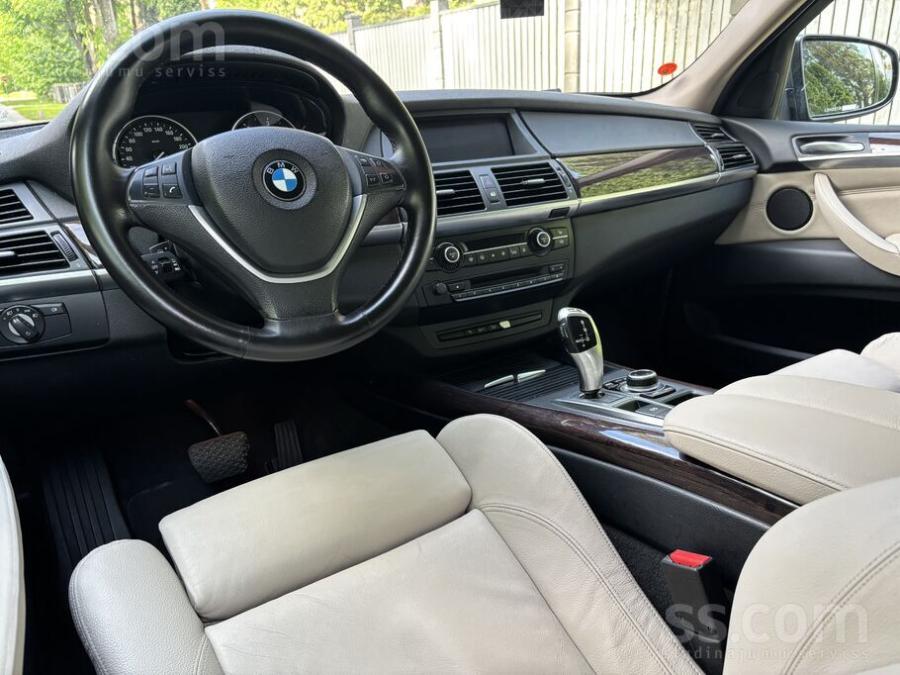 Grey BMW X5 2012 in Riga, with an engine capacity of 3.00 L and mileage of 277 thousand km for 12490 €, photo 15 on AUTOMOTO.COM.LV