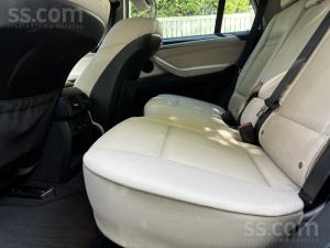Grey BMW X5 2012 in Riga, with an engine capacity of 3.00 L and mileage of 277 thousand km for 12490 €, photo 16 on AUTOMOTO.COM.LV
