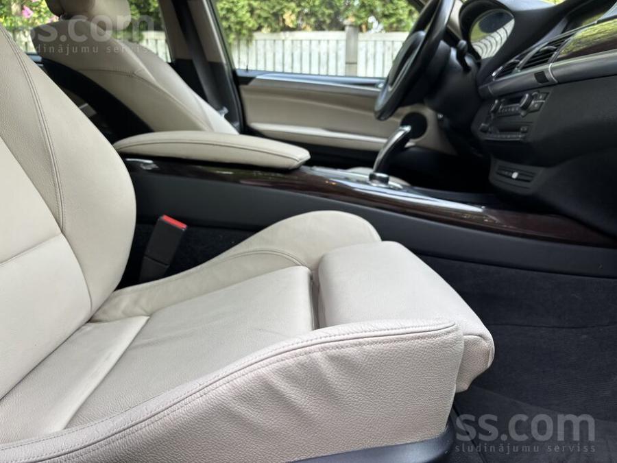Grey BMW X5 2012 in Riga, with an engine capacity of 3.00 L and mileage of 277 thousand km for 12490 €, photo 20 on AUTOMOTO.COM.LV