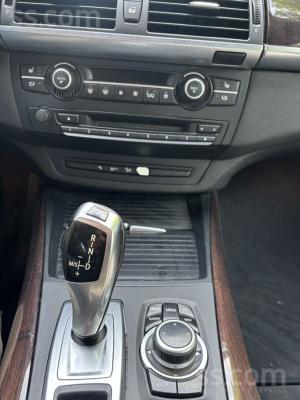 Grey BMW X5 2012 in Riga, with an engine capacity of 3.00 L and mileage of 277 thousand km for 12490 €, photo 25 on AUTOMOTO.COM.LV