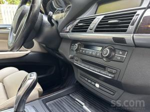 Grey BMW X5 2012 in Riga, with an engine capacity of 3.00 L and mileage of 277 thousand km for 12490 €, photo 26 on AUTOMOTO.COM.LV
