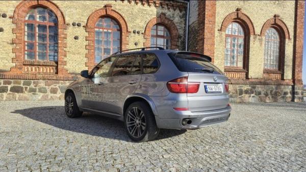 Pelēks BMW X5 2012 Ventspils, ar dzinēja tilpumu 3.00 L un nobraukumu 304 tūkst. km par 12000 €, foto 2 vietnē AUTOMOTO.COM.LV