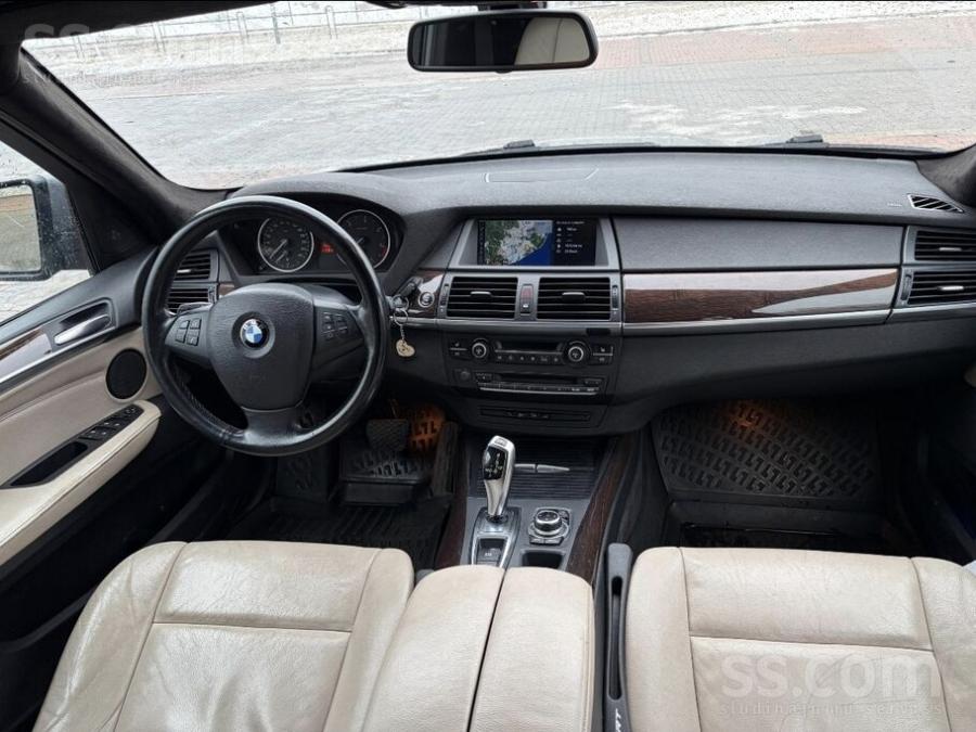 Pelēks BMW X5 2012 Ventspils, ar dzinēja tilpumu 3.00 L un nobraukumu 304 tūkst. km par 12000 €, foto 8 vietnē AUTOMOTO.COM.LV