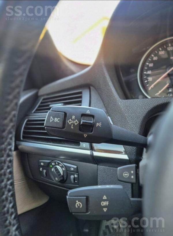 Pelēks BMW X5 2012 Ventspils, ar dzinēja tilpumu 3.00 L un nobraukumu 304 tūkst. km par 12000 €, foto 10 vietnē AUTOMOTO.COM.LV