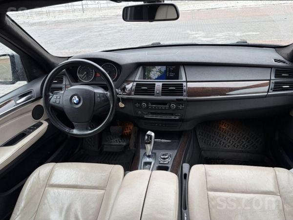Grey BMW X5 2012 in Ventspils, with an engine capacity of 3.00 L and mileage of 304 thousand km for 11500 €, photo 7 on AUTOMOTO.COM.LV