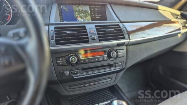 Grey BMW X5 2012 in Ventspils, with an engine capacity of 3.00 L and mileage of 304 thousand km for 11500 €, photo 9 on AUTOMOTO.COM.LV