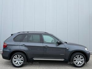 Pelēks BMW X5 2012 Tartu, ar dzinēja tilpumu 3.00 L un nobraukumu 231 tūkst. km par 13999 €, foto 4 vietnē AUTOMOTO.COM.LV