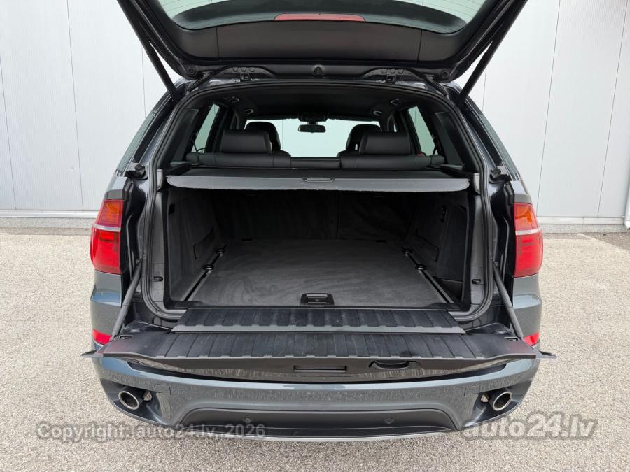 Pelēks BMW X5 2012 Tartu, ar dzinēja tilpumu 3.00 L un nobraukumu 231 tūkst. km par 13999 €, foto 13 vietnē AUTOMOTO.COM.LV