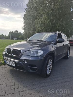 Grey BMW X5 2012 in Riga, with an engine capacity of 3.00 L and mileage of 316 thousand km for 8700 €, photo  on AUTOMOTO.COM.LV
