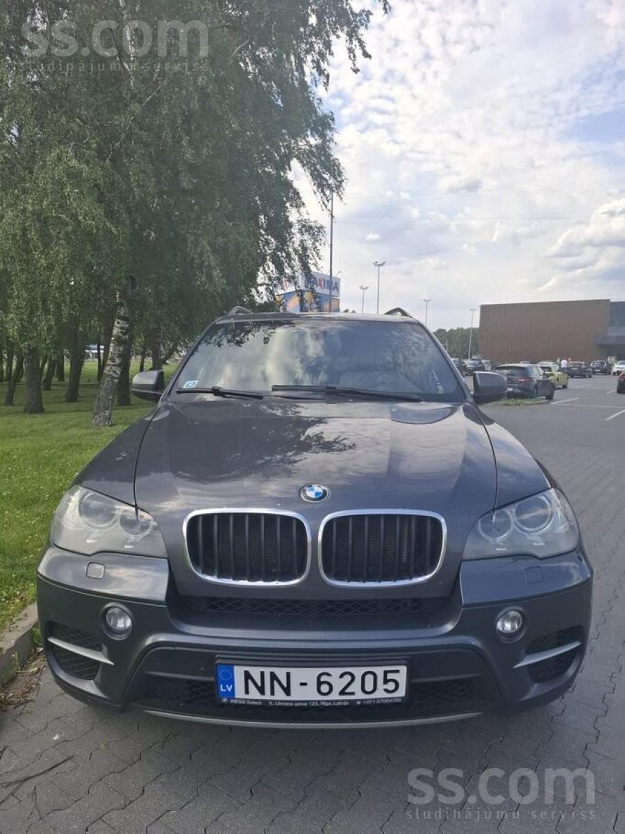 Grey BMW X5 2012 in Riga, with an engine capacity of 3.00 L and mileage of 316 thousand km for 8700 €, photo 4 on AUTOMOTO.COM.LV