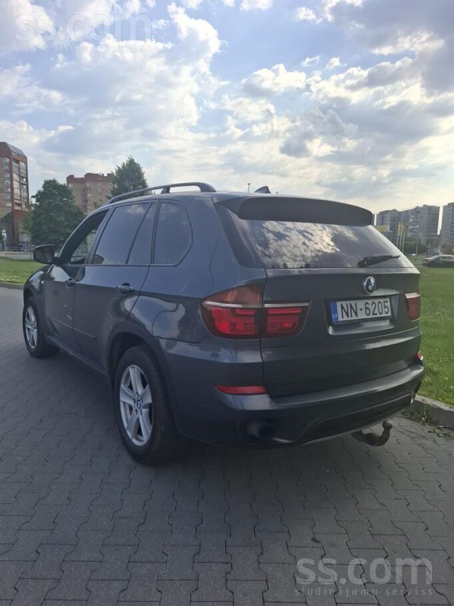 Grey BMW X5 2012 in Riga, with an engine capacity of 3.00 L and mileage of 316 thousand km for 8700 €, photo 5 on AUTOMOTO.COM.LV
