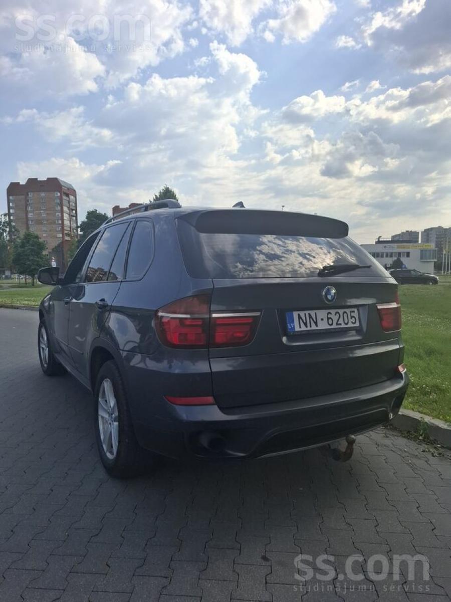 Grey BMW X5 2012 in Riga, with an engine capacity of 3.00 L and mileage of 316 thousand km for 8700 €, photo 6 on AUTOMOTO.COM.LV