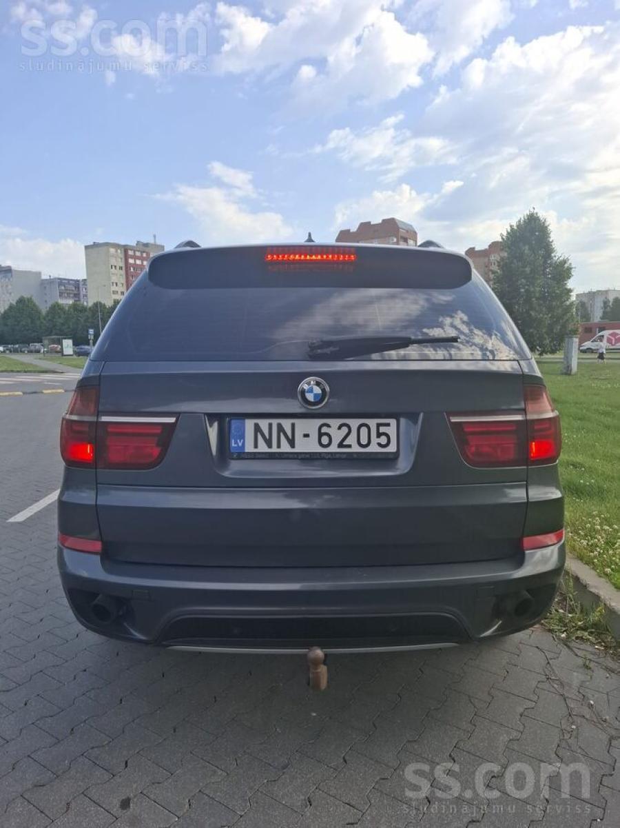 Grey BMW X5 2012 in Riga, with an engine capacity of 3.00 L and mileage of 316 thousand km for 8700 €, photo 7 on AUTOMOTO.COM.LV