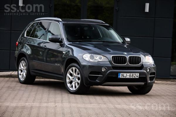 Pelēks BMW X5 2012 Jelgava, ar dzinēja tilpumu 3.00 L un nobraukumu 0 tūkst. km par 10900 €, foto 2 vietnē AUTOMOTO.COM.LV