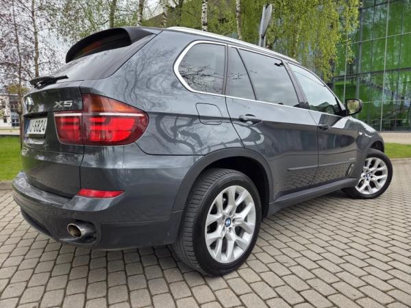 Pelēks BMW X5 2012 Rīga, ar dzinēja tilpumu 3.00 L un nobraukumu 251 tūkst. km par 11900 €, foto 5 vietnē AUTOMOTO.COM.LV