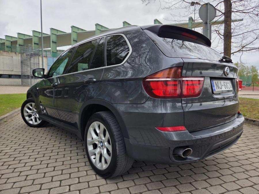 Pelēks BMW X5 2012 Rīga, ar dzinēja tilpumu 3.00 L un nobraukumu 251 tūkst. km par 11900 €, foto 7 vietnē AUTOMOTO.COM.LV