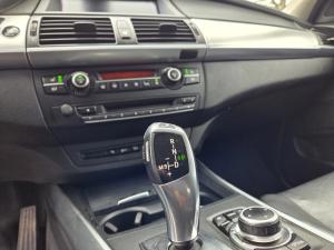 Pelēks BMW X5 2012 Rīga, ar dzinēja tilpumu 3.00 L un nobraukumu 251 tūkst. km par 11900 €, foto 12 vietnē AUTOMOTO.COM.LV