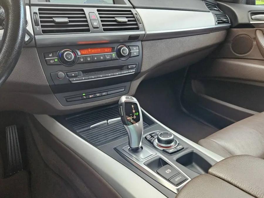 Pelēks BMW X5 2012 Jēkabpils, ar dzinēja tilpumu 3.00 L un nobraukumu 263 tūkst. km par 11690 €, foto 26 vietnē AUTOMOTO.COM.LV