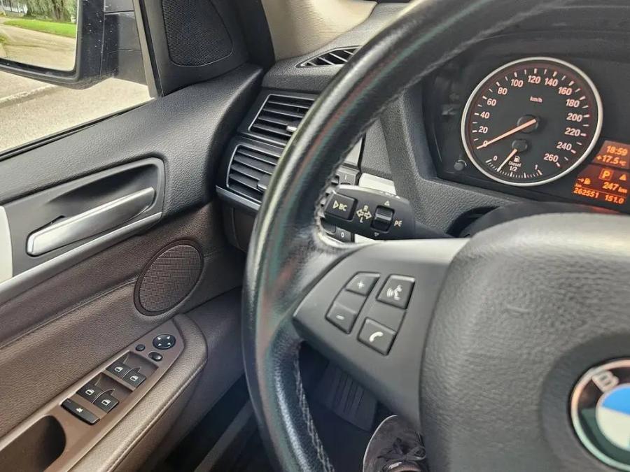 Pelēks BMW X5 2012 Jēkabpils, ar dzinēja tilpumu 3.00 L un nobraukumu 263 tūkst. km par 11690 €, foto 30 vietnē AUTOMOTO.COM.LV