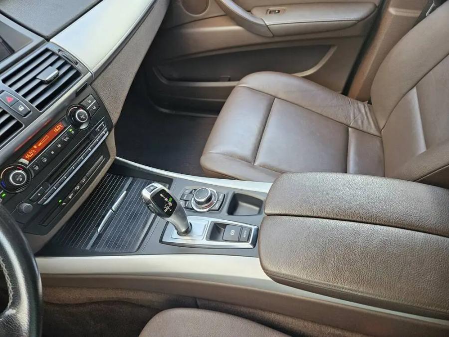 Pelēks BMW X5 2012 Jēkabpils, ar dzinēja tilpumu 3.00 L un nobraukumu 263 tūkst. km par 11690 €, foto 34 vietnē AUTOMOTO.COM.LV