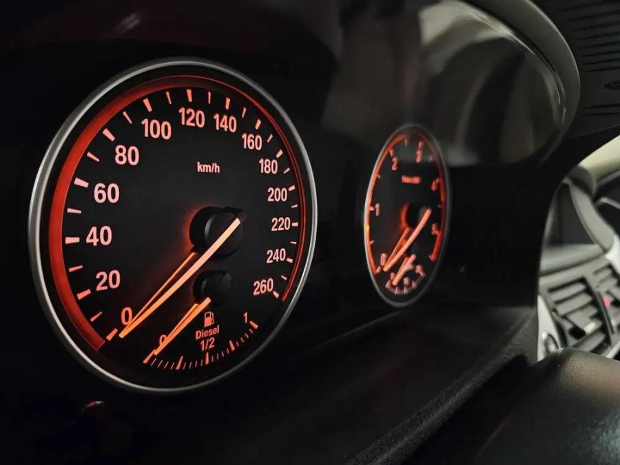 Pelēks BMW X5 2012 Jēkabpils, ar dzinēja tilpumu 3.00 L un nobraukumu 263 tūkst. km par 11690 €, foto 36 vietnē AUTOMOTO.COM.LV