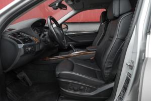 Grey BMW X5 2012 in Riga, with an engine capacity of 3.00 L and mileage of 294 thousand km for 14400 €, photo 9 on AUTOMOTO.COM.LV