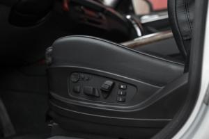 Grey BMW X5 2012 in Riga, with an engine capacity of 3.00 L and mileage of 294 thousand km for 14400 €, photo 10 on AUTOMOTO.COM.LV