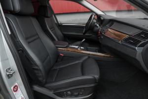 Grey BMW X5 2012 in Riga, with an engine capacity of 3.00 L and mileage of 294 thousand km for 14400 €, photo 11 on AUTOMOTO.COM.LV