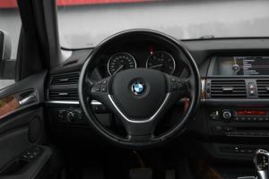 Grey BMW X5 2012 in Riga, with an engine capacity of 3.00 L and mileage of 294 thousand km for 14400 €, photo 15 on AUTOMOTO.COM.LV