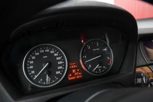 Grey BMW X5 2012 in Riga, with an engine capacity of 3.00 L and mileage of 294 thousand km for 14400 €, photo 17 on AUTOMOTO.COM.LV