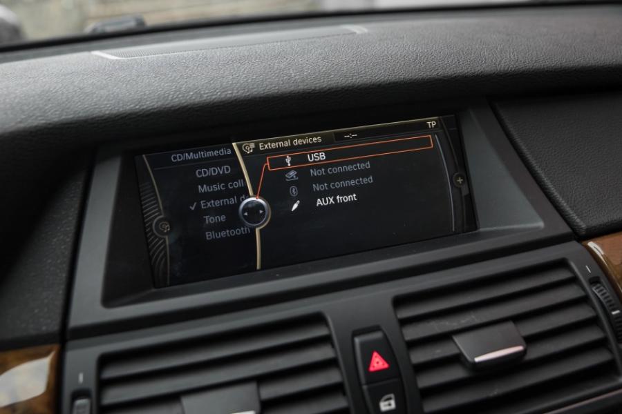Grey BMW X5 2012 in Riga, with an engine capacity of 3.00 L and mileage of 294 thousand km for 14400 €, photo 20 on AUTOMOTO.COM.LV