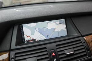 Grey BMW X5 2012 in Riga, with an engine capacity of 3.00 L and mileage of 294 thousand km for 14400 €, photo 21 on AUTOMOTO.COM.LV
