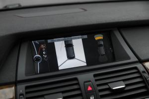 Grey BMW X5 2012 in Riga, with an engine capacity of 3.00 L and mileage of 294 thousand km for 14400 €, photo 23 on AUTOMOTO.COM.LV