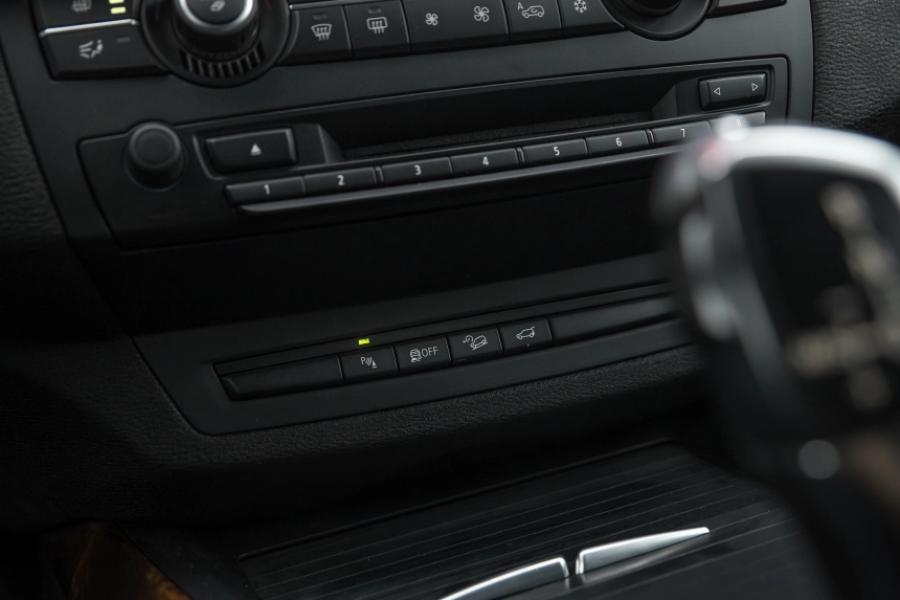 Grey BMW X5 2012 in Riga, with an engine capacity of 3.00 L and mileage of 294 thousand km for 14400 €, photo 27 on AUTOMOTO.COM.LV