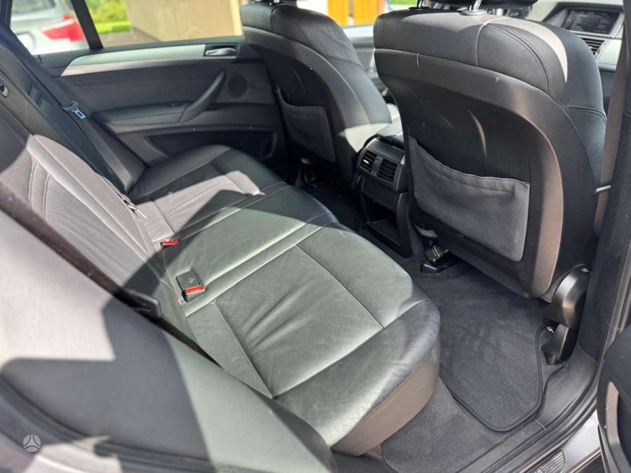 Pelēks BMW X5 2012 Utena, ar dzinēja tilpumu 2.99 L un nobraukumu 293 tūkst. km par 9600 €, foto 15 vietnē AUTOMOTO.COM.LV