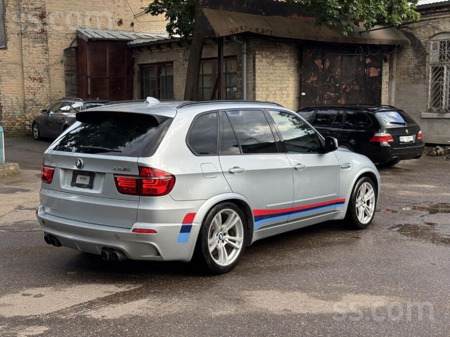 Pelēks BMW X5 2012 Rīga, ar dzinēja tilpumu 4.40 L un nobraukumu 196 tūkst. km par 11990 €, foto 1 vietnē AUTOMOTO.COM.LV