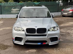 Pelēks BMW X5 2012 Rīga, ar dzinēja tilpumu 4.40 L un nobraukumu 196 tūkst. km par 11990 €, foto 9 vietnē AUTOMOTO.COM.LV