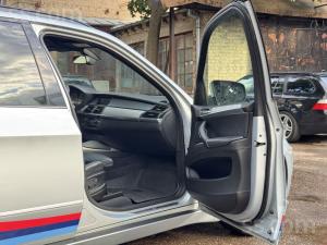 Pelēks BMW X5 2012 Rīga, ar dzinēja tilpumu 4.40 L un nobraukumu 196 tūkst. km par 11990 €, foto 12 vietnē AUTOMOTO.COM.LV