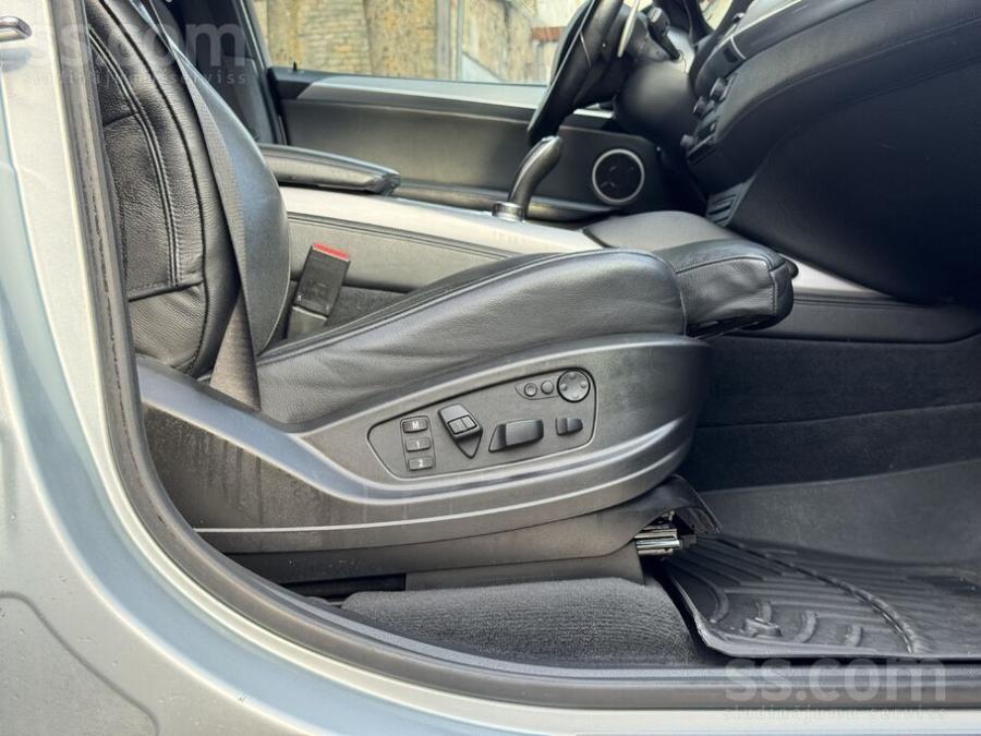 Pelēks BMW X5 2012 Rīga, ar dzinēja tilpumu 4.40 L un nobraukumu 196 tūkst. km par 11990 €, foto 14 vietnē AUTOMOTO.COM.LV