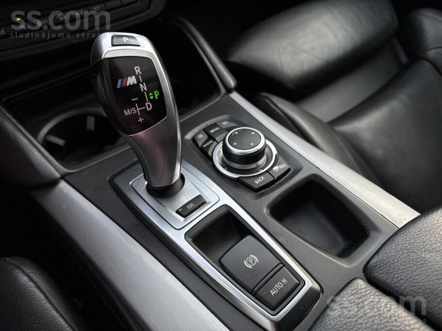 Pelēks BMW X5 2012 Rīga, ar dzinēja tilpumu 4.40 L un nobraukumu 196 tūkst. km par 11990 €, foto 26 vietnē AUTOMOTO.COM.LV