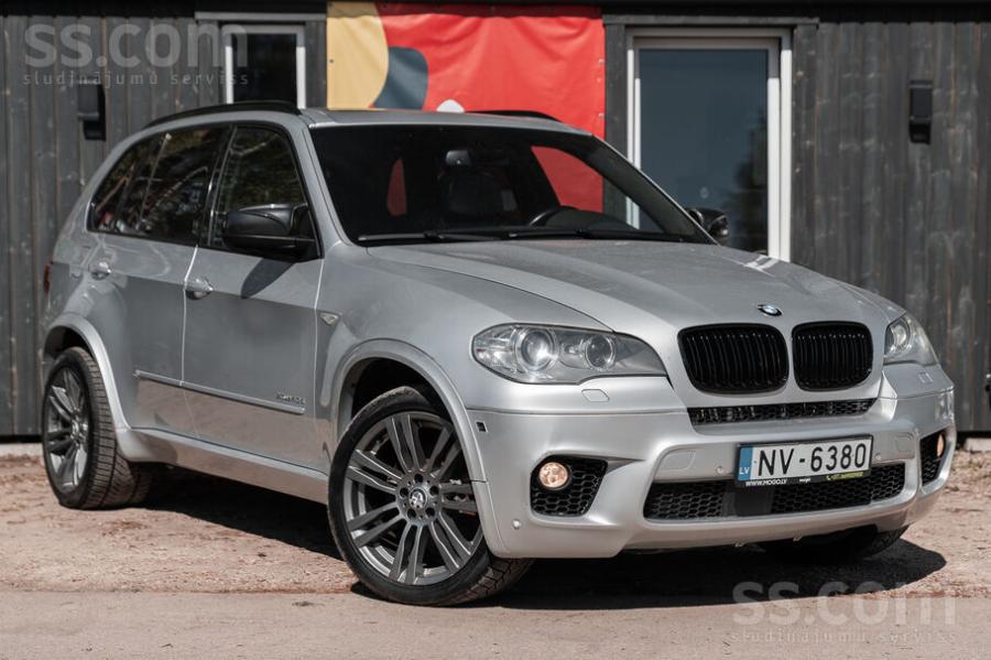 Grey BMW X5 2012 in Riga, with an engine capacity of 3.00 L and mileage of 328 thousand km for 11900 €, photo 3 on AUTOMOTO.COM.LV