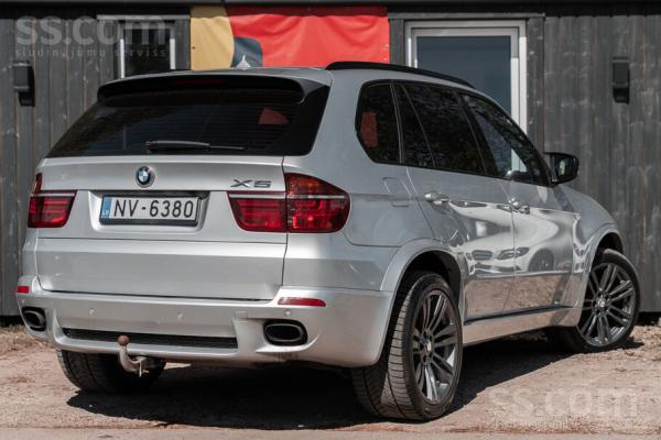 Pelēks BMW X5 2012 Rīga, ar dzinēja tilpumu 3.00 L un nobraukumu 328 tūkst. km par 11900 €, foto 4 vietnē AUTOMOTO.COM.LV