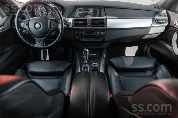 Pelēks BMW X5 2012 Rīga, ar dzinēja tilpumu 3.00 L un nobraukumu 328 tūkst. km par 11900 €, foto 5 vietnē AUTOMOTO.COM.LV