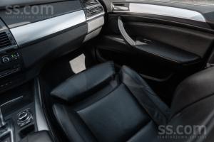 Grey BMW X5 2012 in Riga, with an engine capacity of 3.00 L and mileage of 328 thousand km for 11900 €, photo 8 on AUTOMOTO.COM.LV