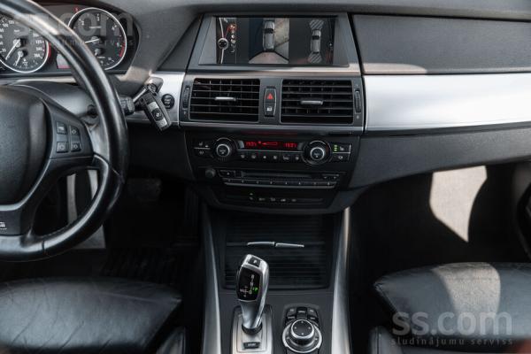 Pelēks BMW X5 2012 Rīga, ar dzinēja tilpumu 3.00 L un nobraukumu 328 tūkst. km par 11900 €, foto 8 vietnē AUTOMOTO.COM.LV