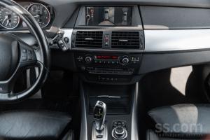 Grey BMW X5 2012 in Riga, with an engine capacity of 3.00 L and mileage of 328 thousand km for 11900 €, photo 9 on AUTOMOTO.COM.LV