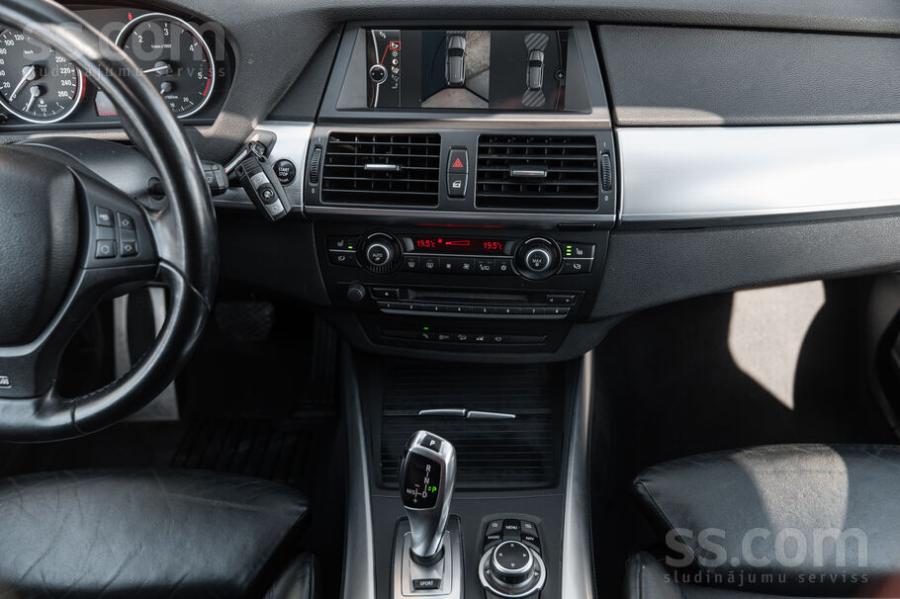 Grey BMW X5 2012 in Riga, with an engine capacity of 3.00 L and mileage of 328 thousand km for 11900 €, photo 9 on AUTOMOTO.COM.LV