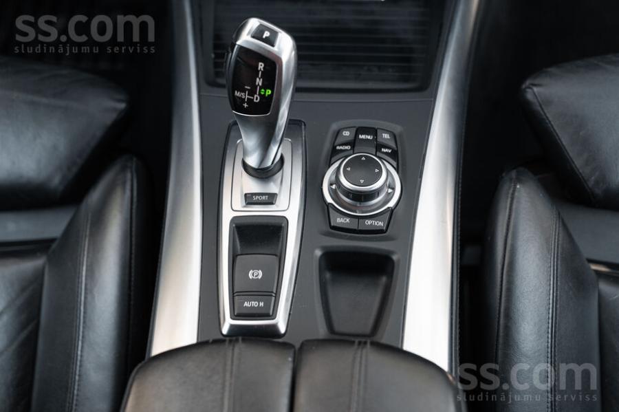 Grey BMW X5 2012 in Riga, with an engine capacity of 3.00 L and mileage of 328 thousand km for 11900 €, photo 10 on AUTOMOTO.COM.LV