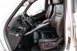 Grey BMW X5 2012 in Riga, with an engine capacity of 3.00 L and mileage of 328 thousand km for 11900 €, photo 15 on AUTOMOTO.COM.LV