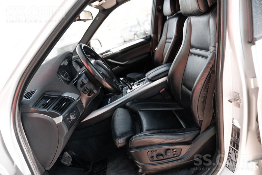 Grey BMW X5 2012 in Riga, with an engine capacity of 3.00 L and mileage of 328 thousand km for 11900 €, photo 15 on AUTOMOTO.COM.LV